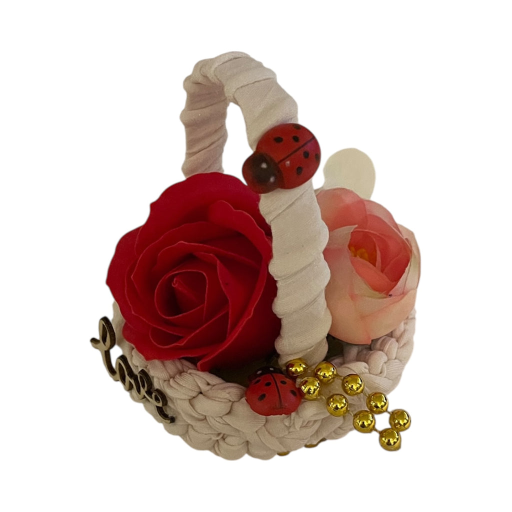 Coșuleț decorativ cu flori de săpun handmade - Cadou elegant ...